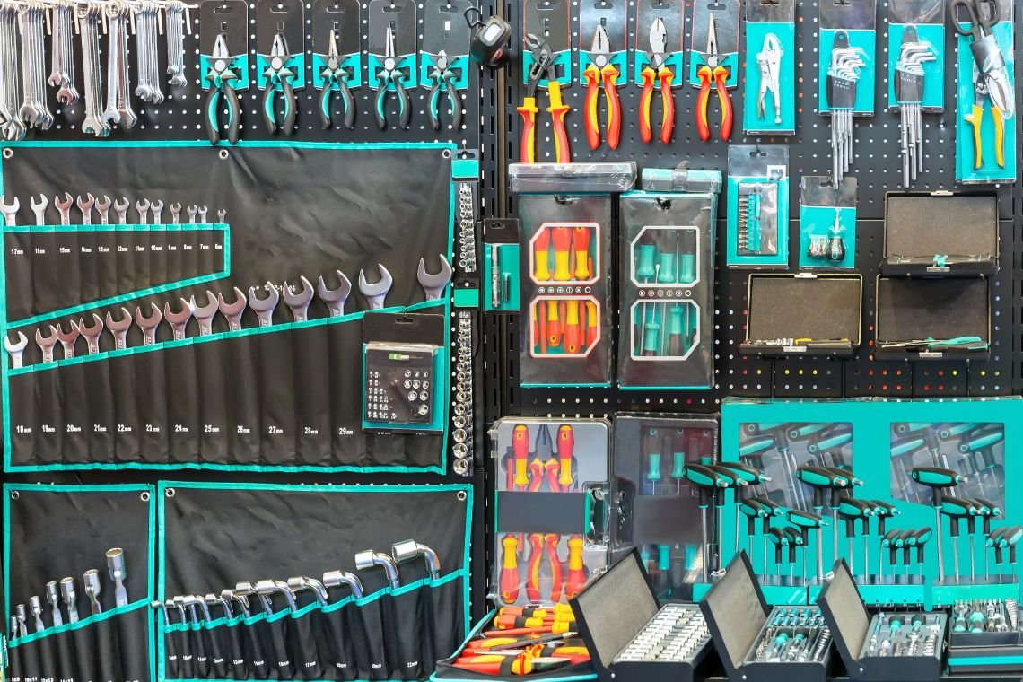 Specialty Hand Tools Guide: The Ultimate Resource for Pros
